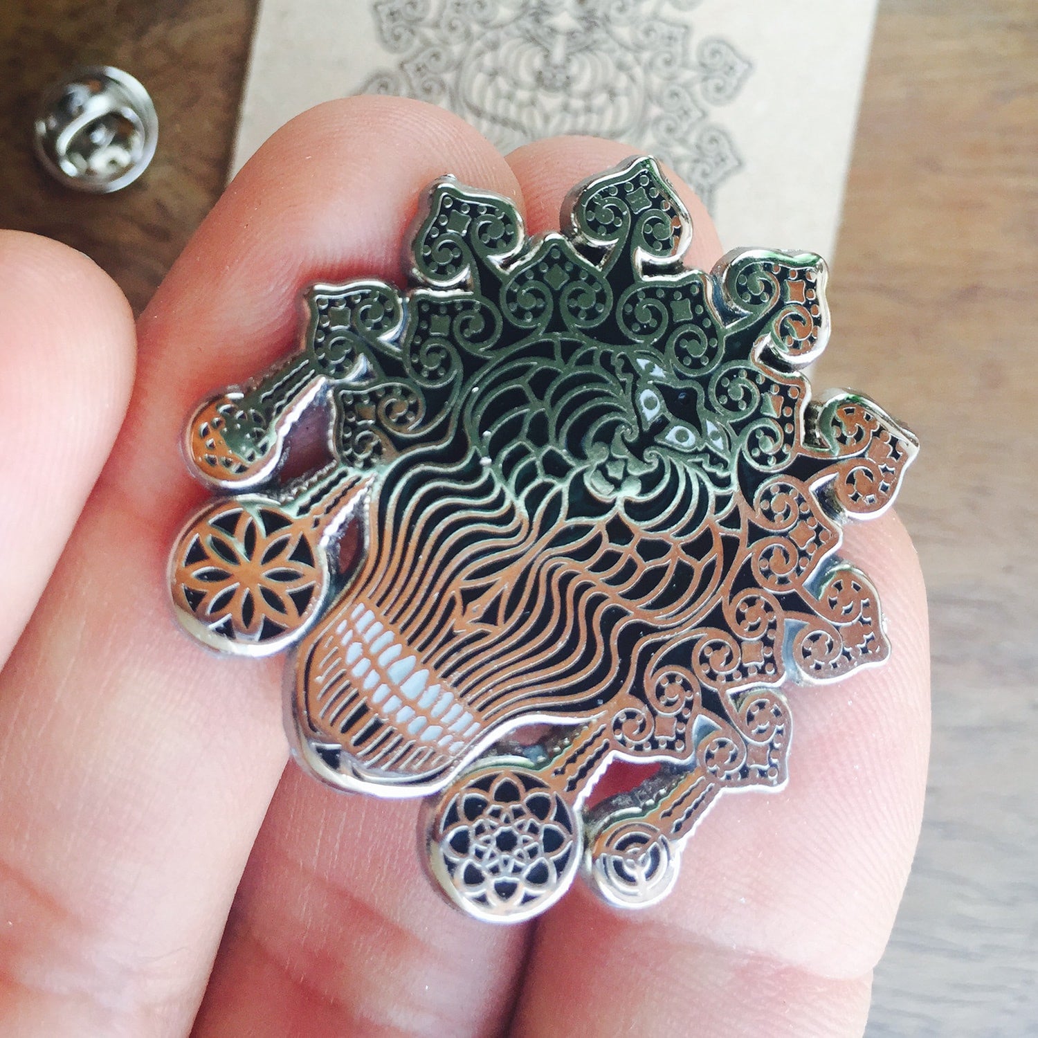 Psychedelic Lapel Pins – symbolika